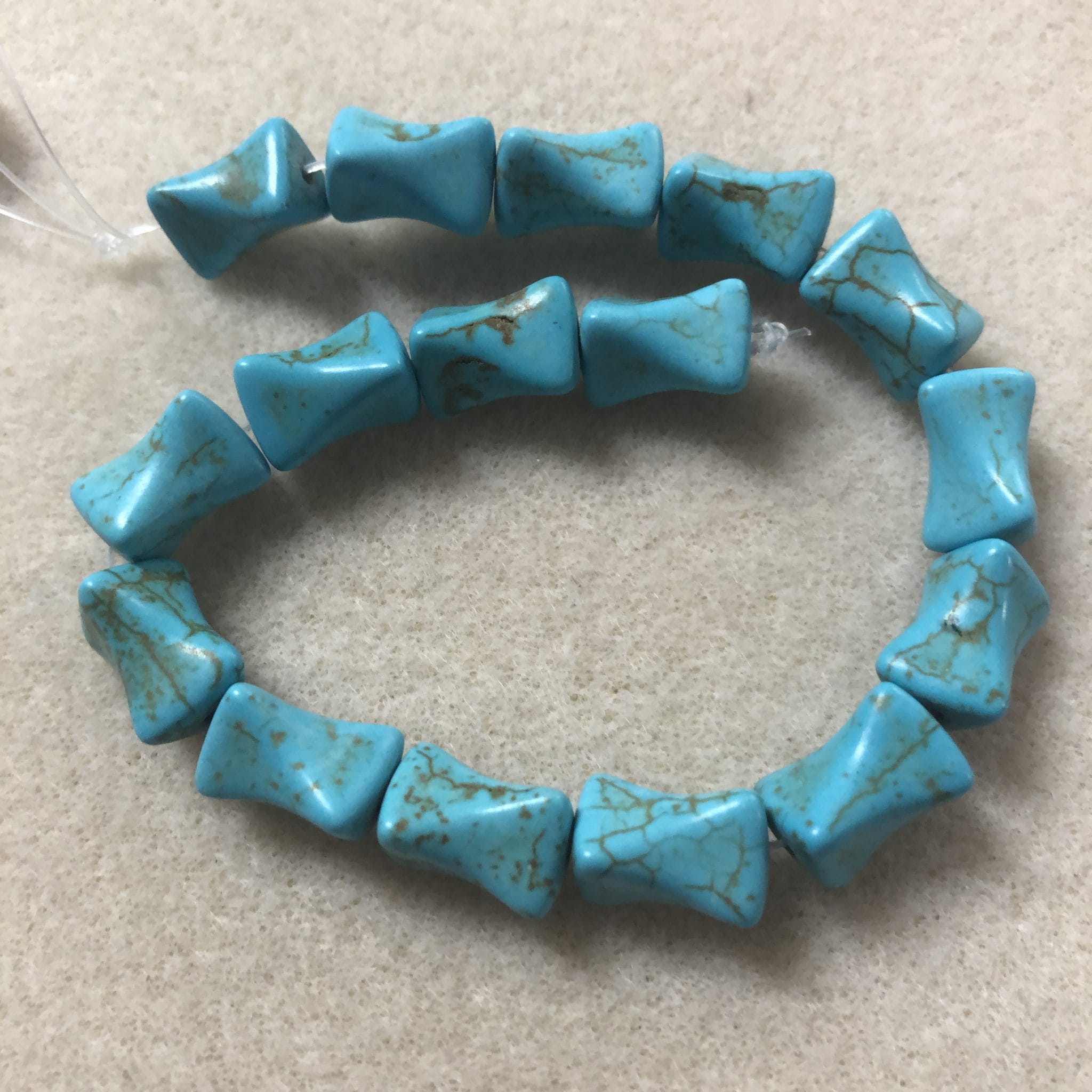 Twists Dyed Howlite 12mm